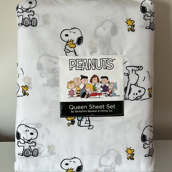 Peanuts | Bedding | Nwt Berkshire Peanuts Snoopy Good Times Queen Size ...